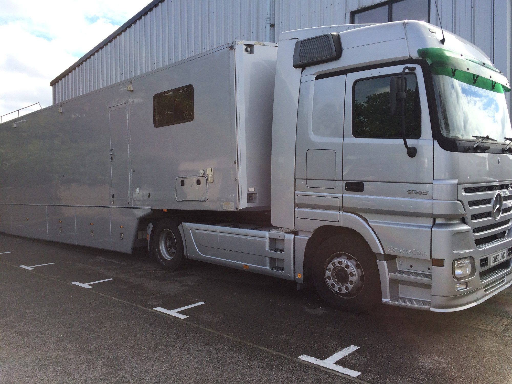 Mercedes Actors and single seater Race Trailer - market.racetrailer.com