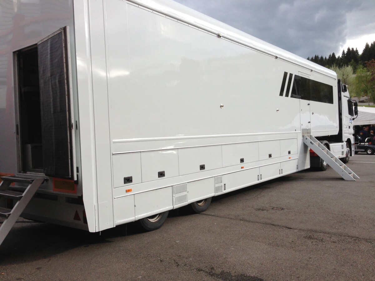 "Classic" ex Williams F1 racetrailer incl. Renault Magnum - market ...