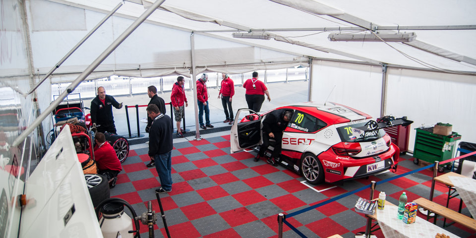 Ex-F1 trailer with Mercedes truck - market.racetrailer.com