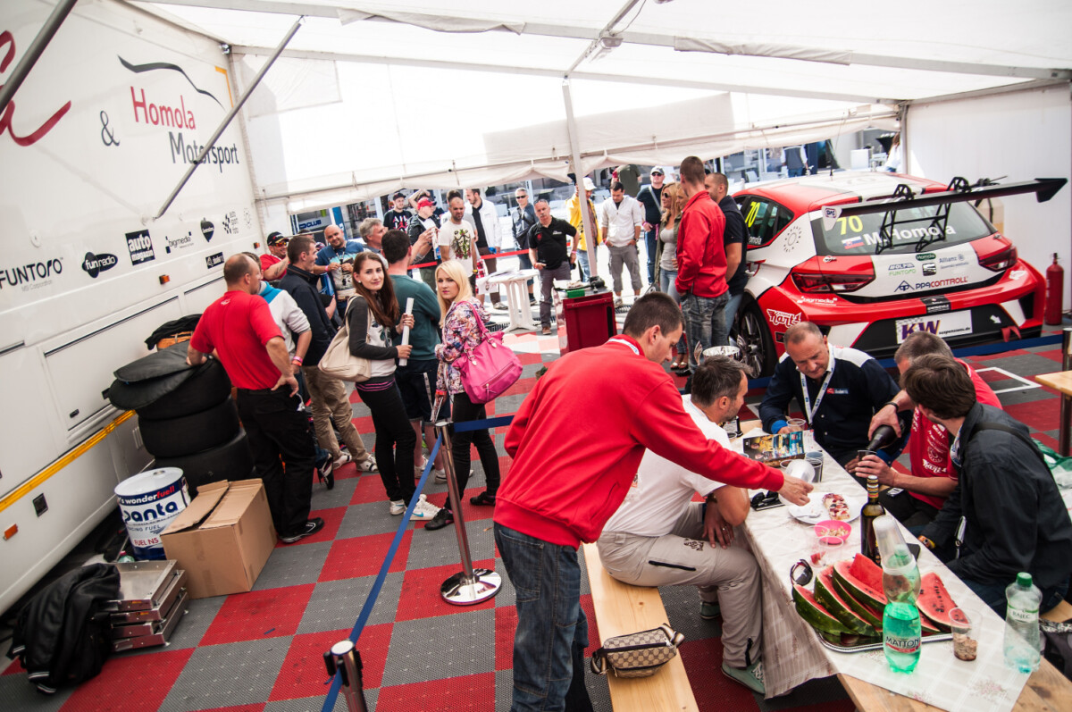 F1 trailer with Mercedes truck (complete package) - market.racetrailer.com