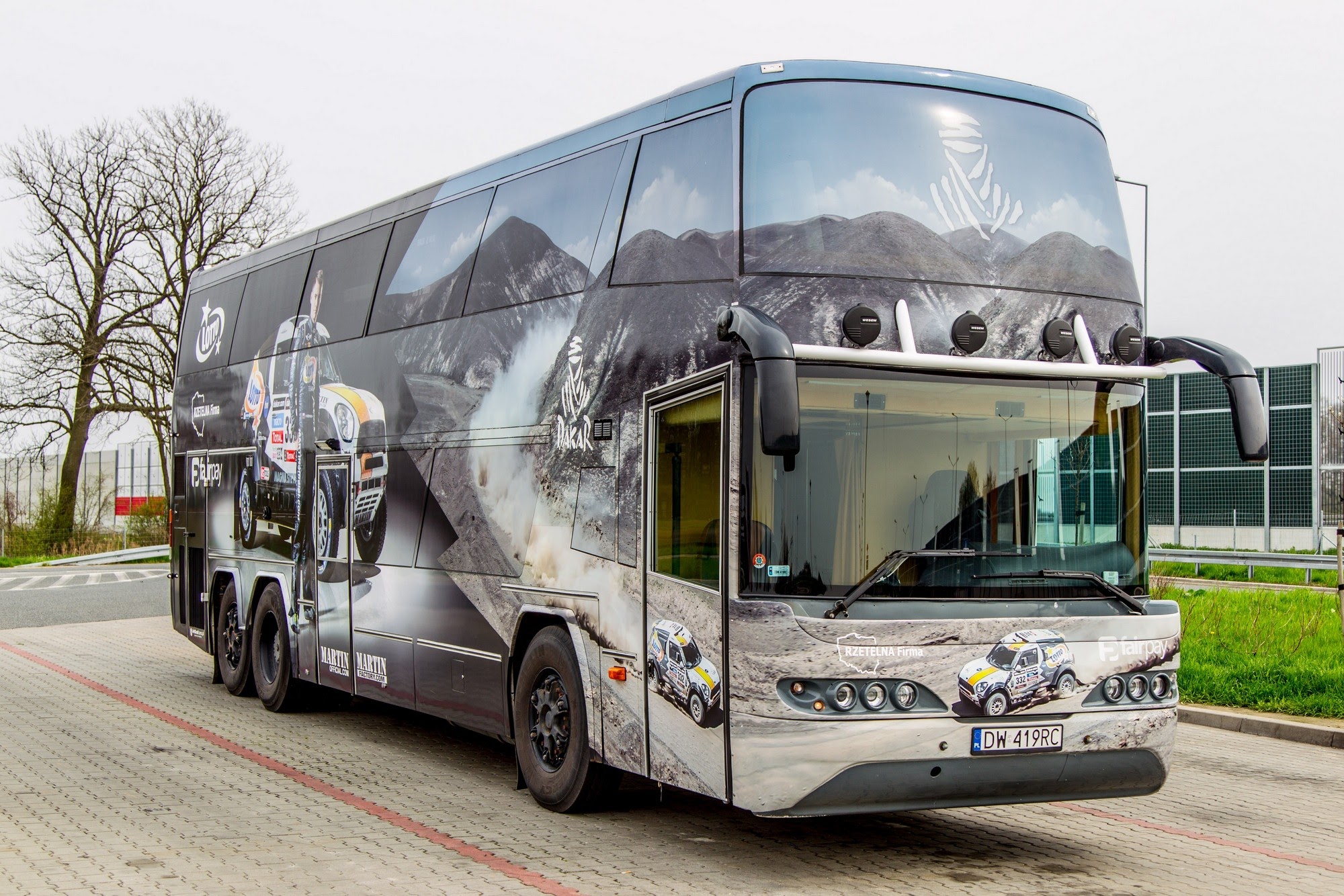 Must SEE racing team BUS - market.racetrailer.com