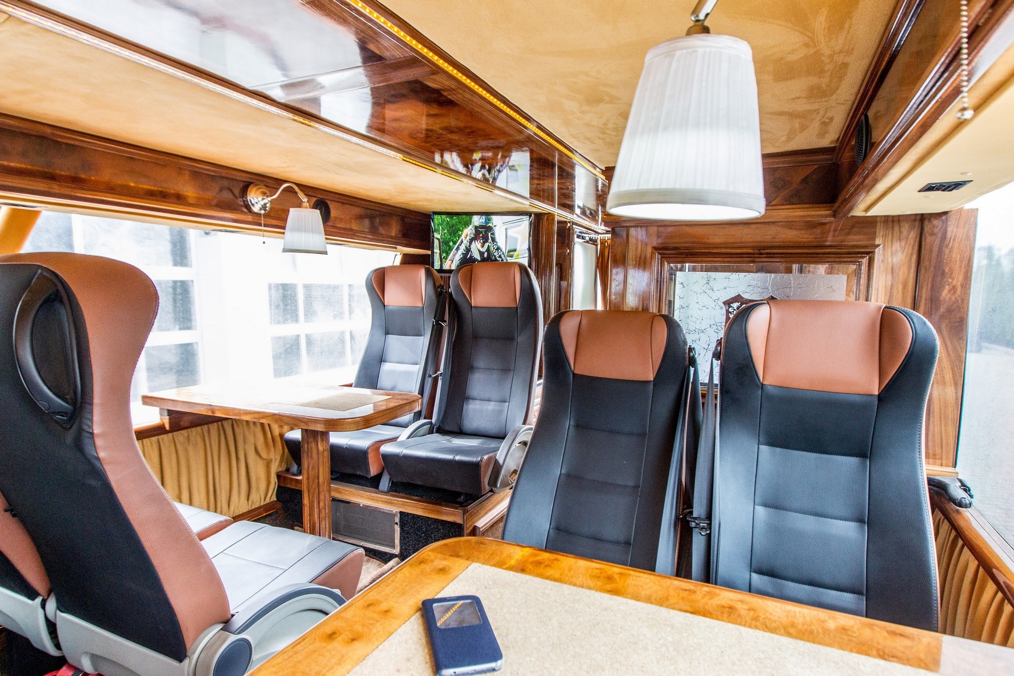 Must SEE racing team BUS - market.racetrailer.com