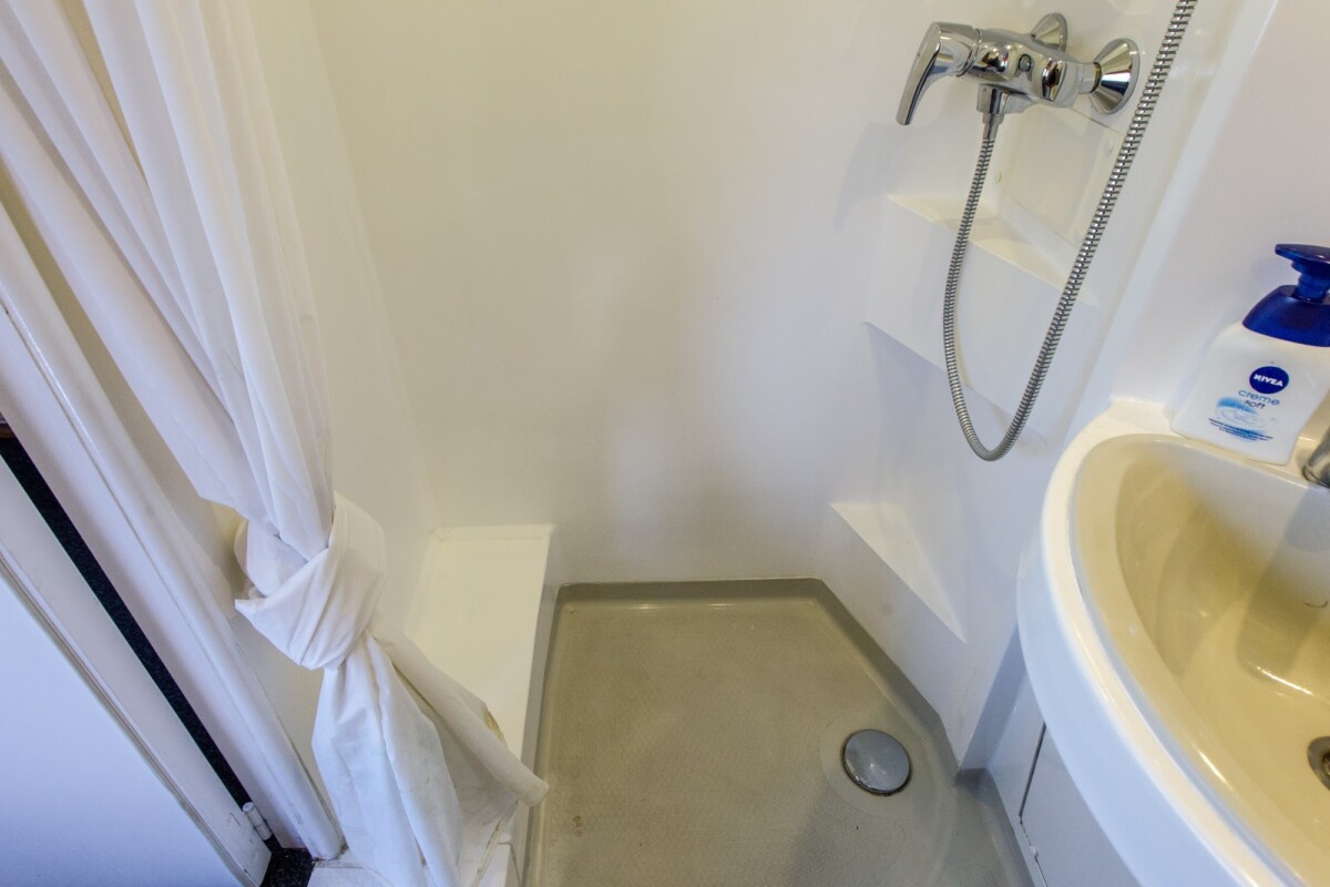 Must SEE racing team BUS - market.racetrailer.com