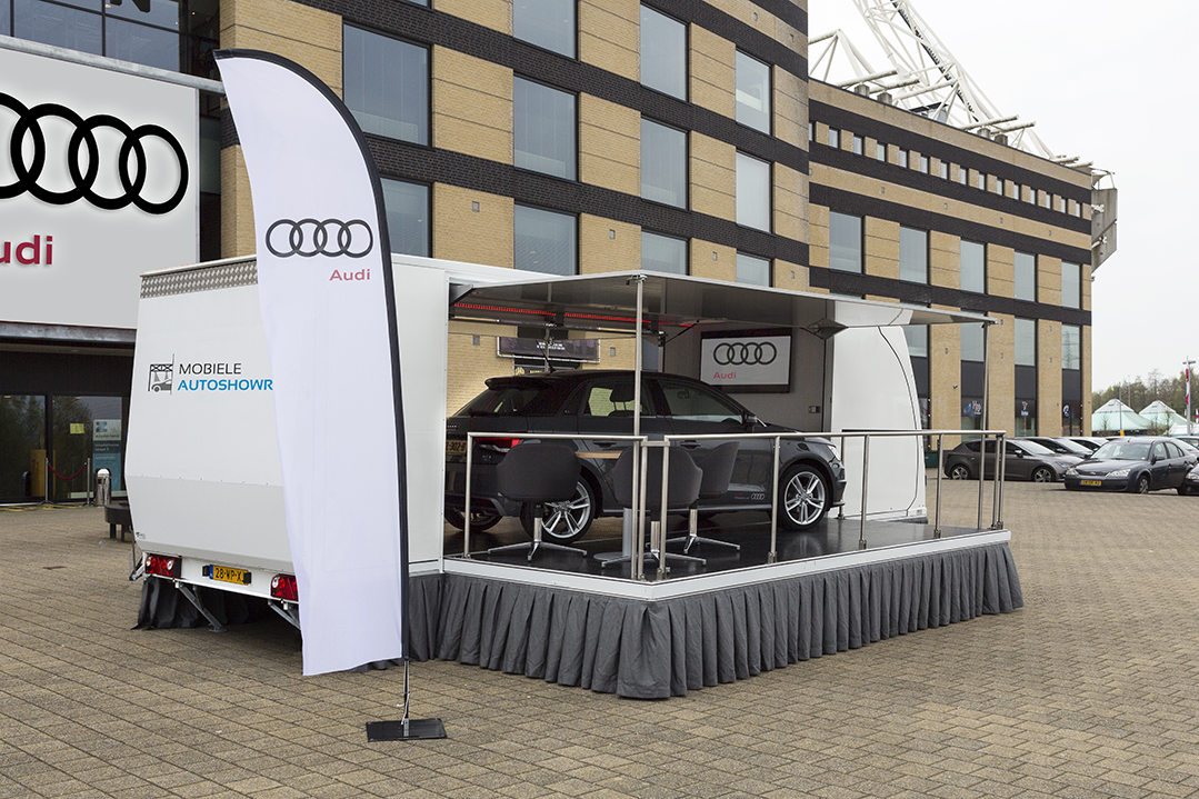 NEW: Mobile car showroom / 2 hydraulic ramps / solar panel - market ...