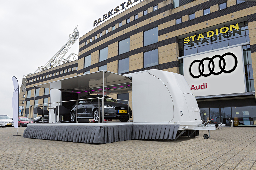 NEW: Mobile car showroom / 2 hydraulic ramps / solar panel - market ...