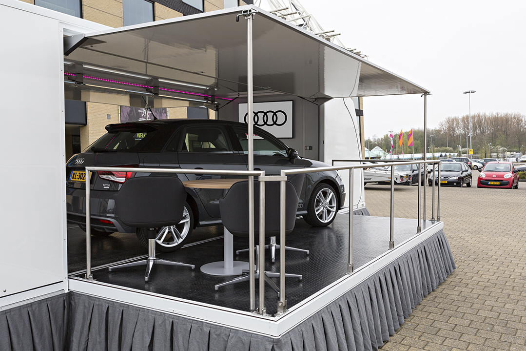 NEW: Mobile car showroom / 2 hydraulic ramps / solar panel - market ...