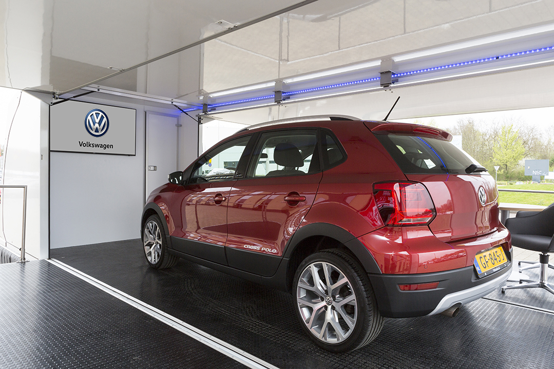 NEW: Mobile car showroom / 2 hydraulic ramps / solar panel - market ...