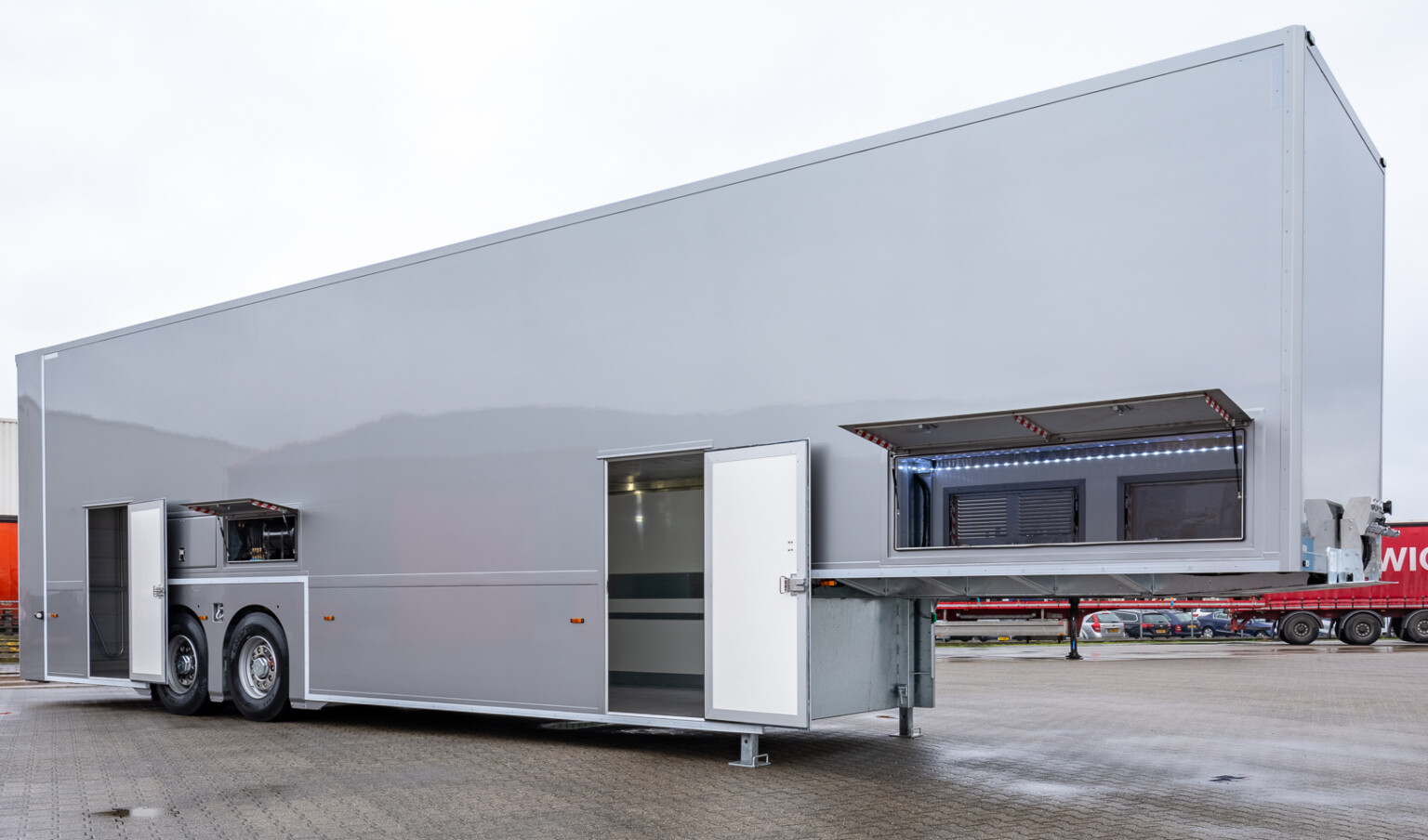 Speed-Line double deck multi space race trailer - market.racetrailer.com