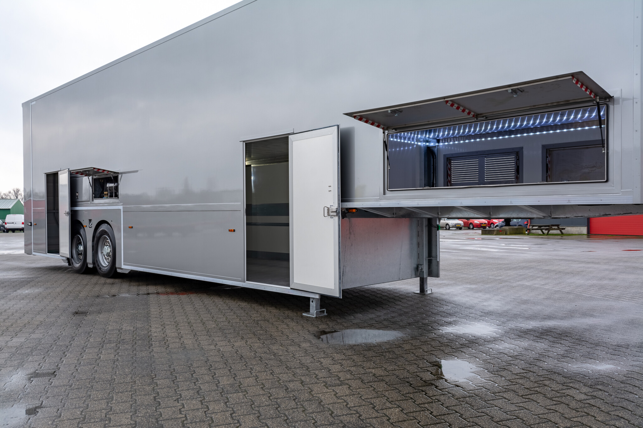 Speed-Line double deck multi space race trailer - market.racetrailer.com