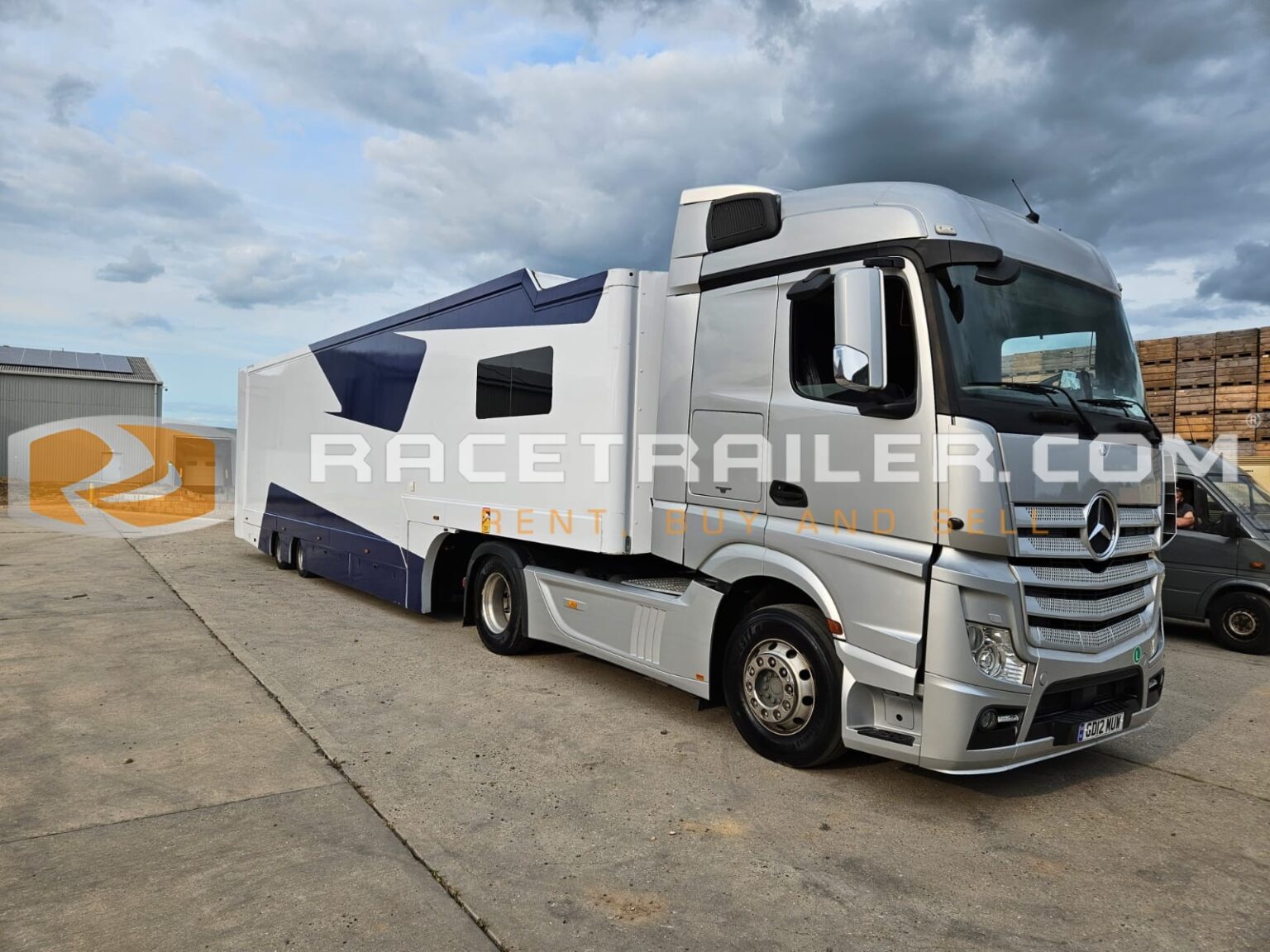 Luxury Race Trailer - market.racetrailer.com