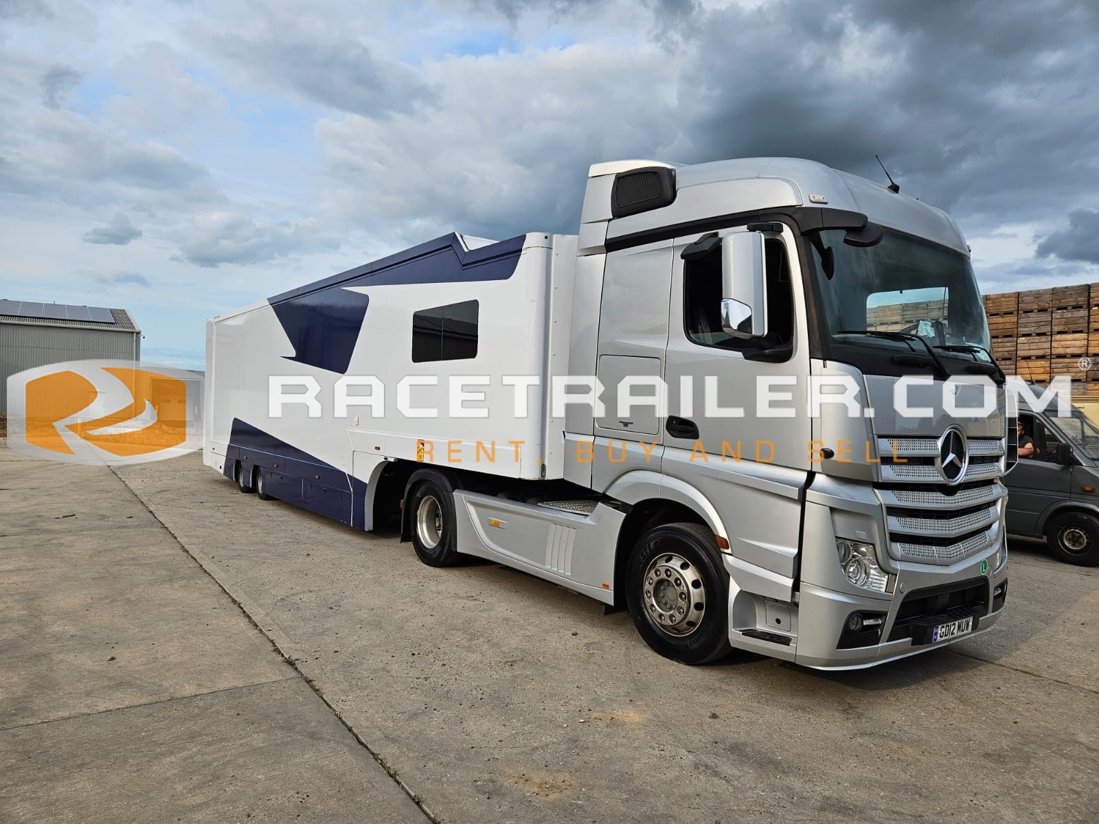 Luxury Race Trailer - market.racetrailer.com