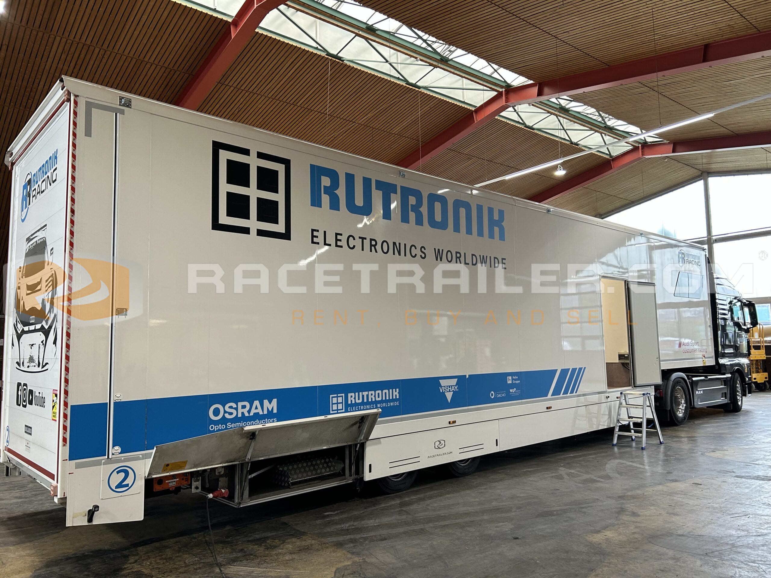 Premium Race Trailer incl. office - market.racetrailer.com