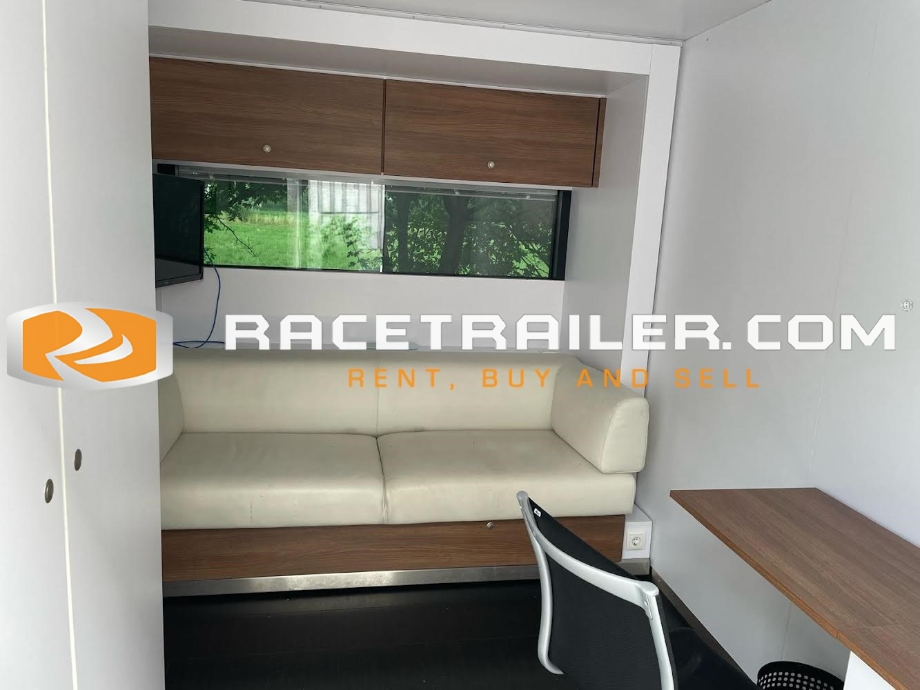 Luxury Office Trailer - market.racetrailer.com