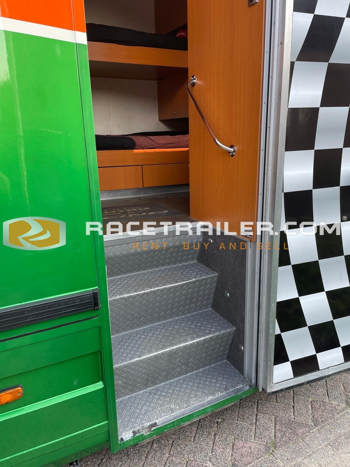 Scania V8 Racetransporter for sale - market.racetrailer.com